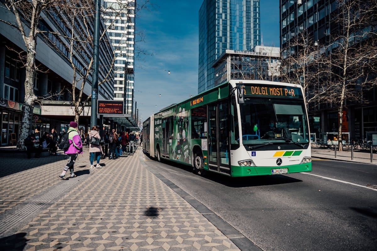 Voyage en toute sécurité : les astuces pour utiliser les transports en commun ...